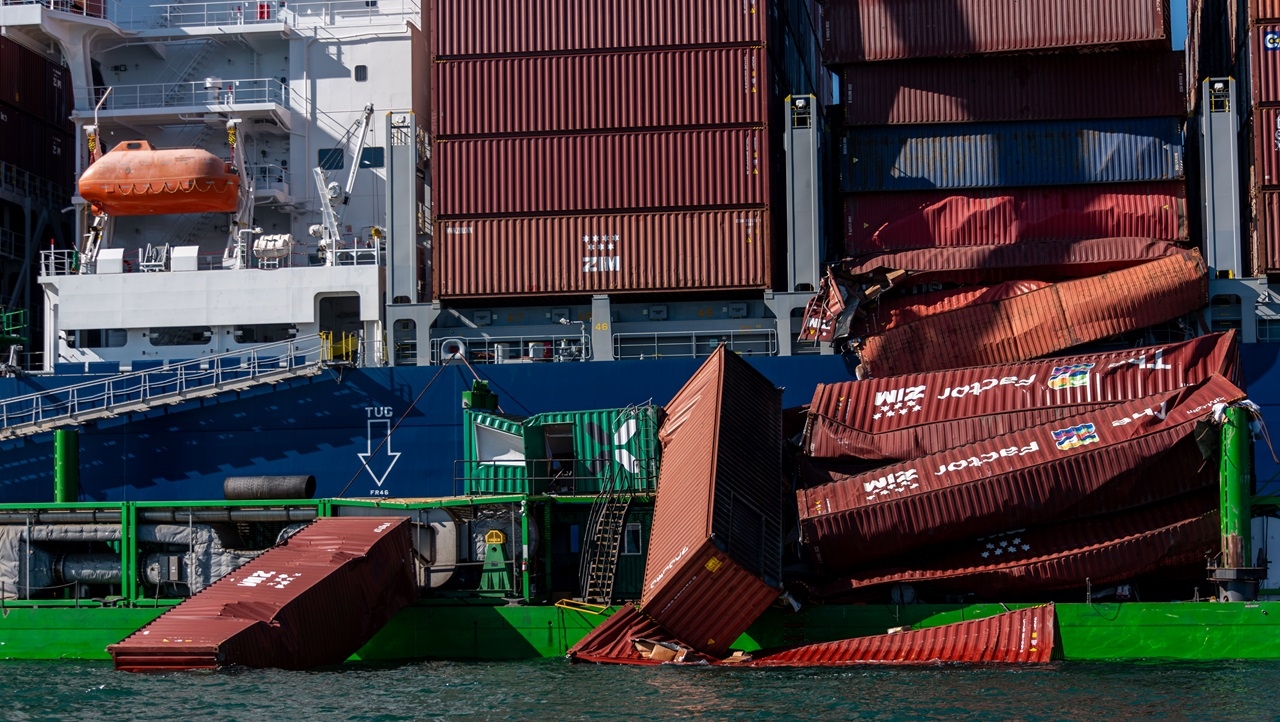 Dockworkers not to blame for Long Beach container spill