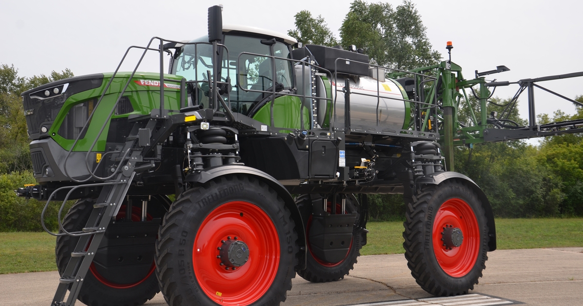 New Rogator sprayer features clearance adjustment | Farm Progress