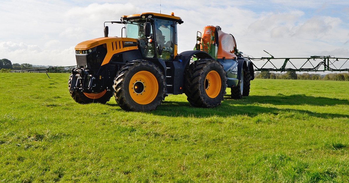 JCB debuts Fastrac 8000 Series