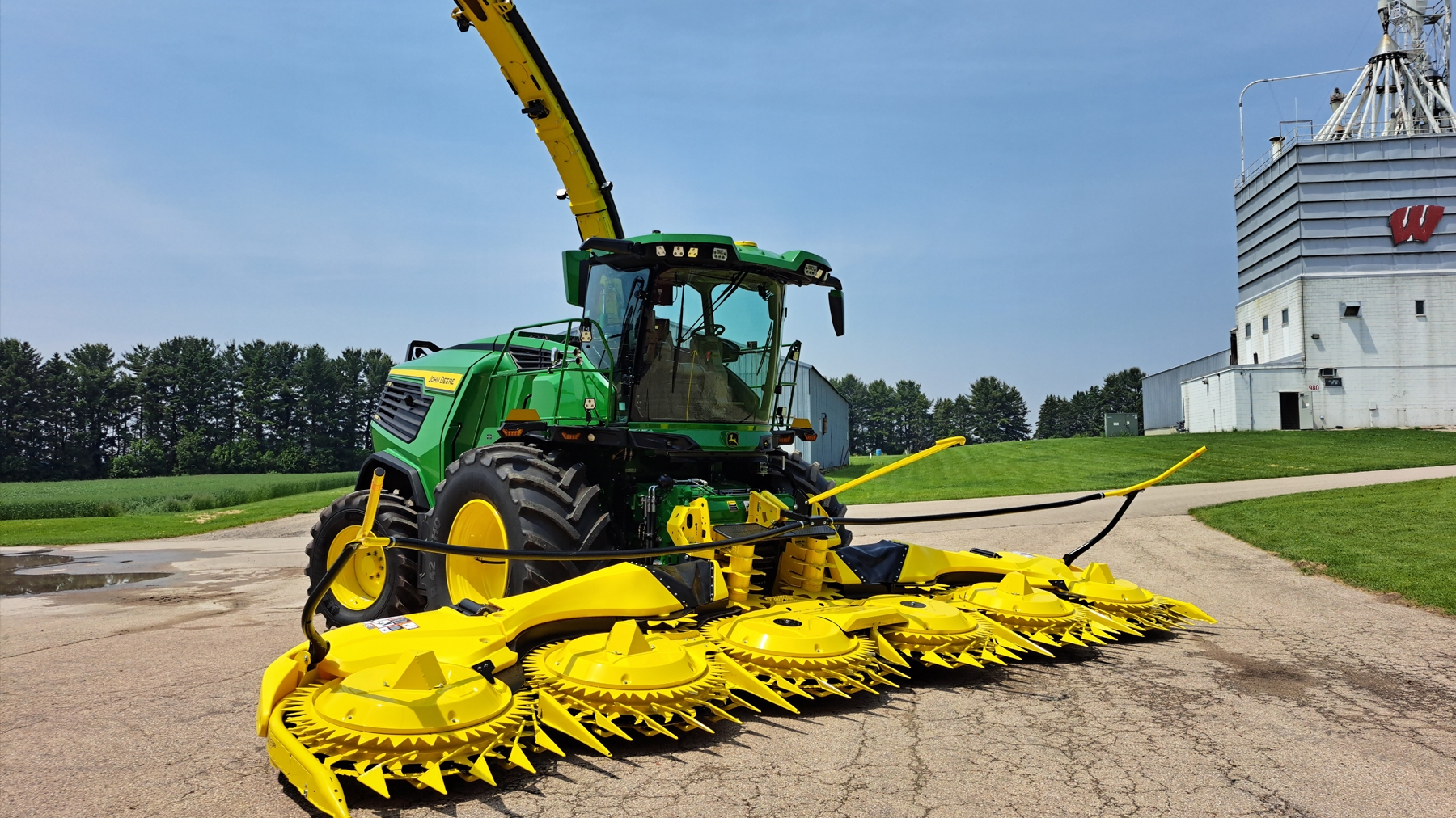 John Deere F8, F9 forage harvesters: More power, precision, automation