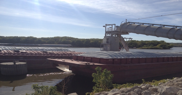 Grain Transport: An Inside Look at Barge Loading at Grain Terminals ...