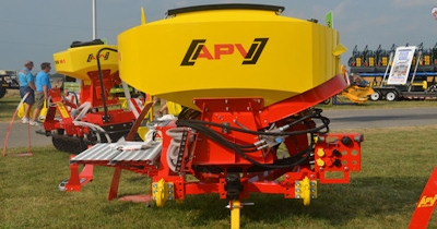 Versatile cover crop spreader