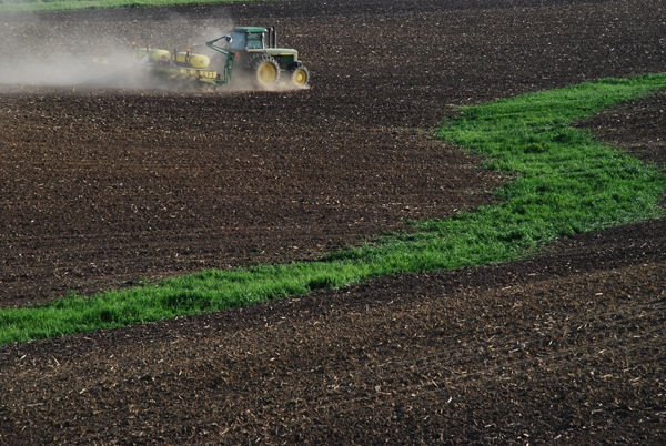 Custom farming agreement rates, benefits, considerations