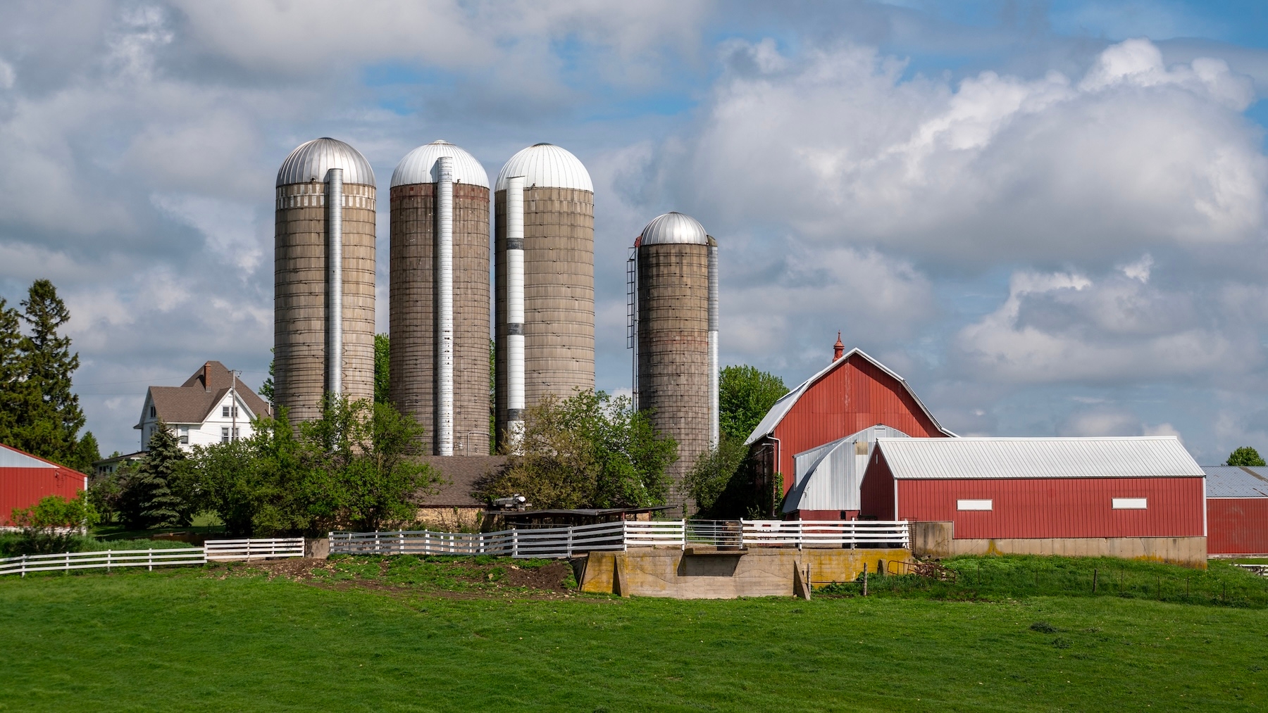Comparing farm sprayers: Drones, ground rigs and planes