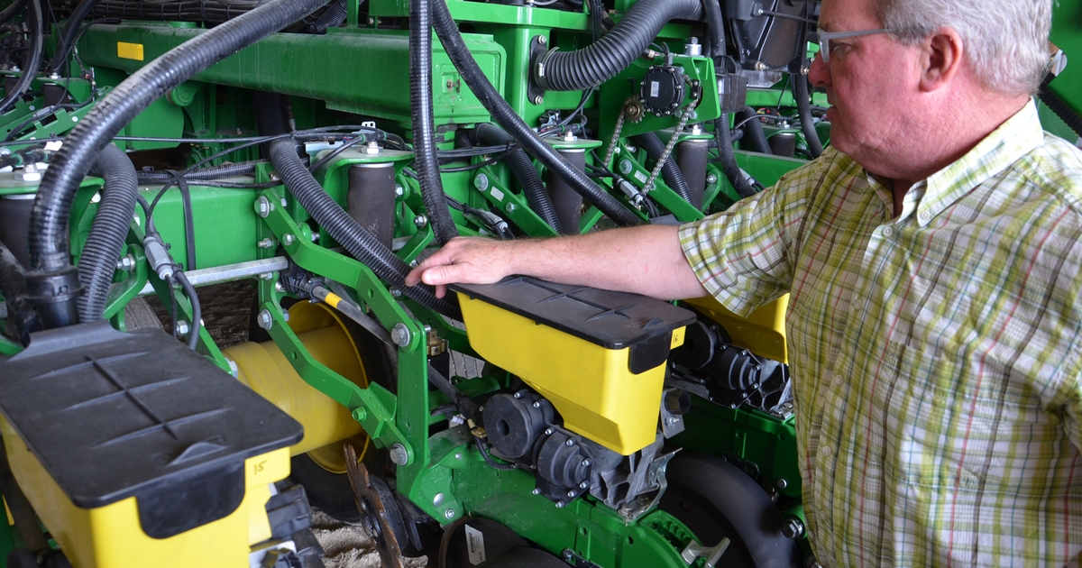How one farm makes 20-inch rows work