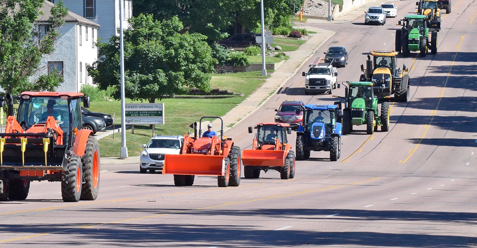 Tractorcade draws attention to ethanol rally