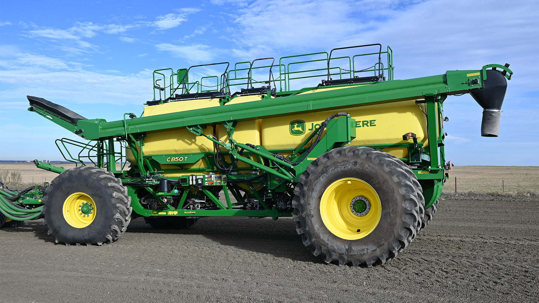 John Deere debuts air-seeder cart, combine