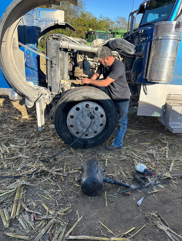 Find the right semitruck mechanic for your farm