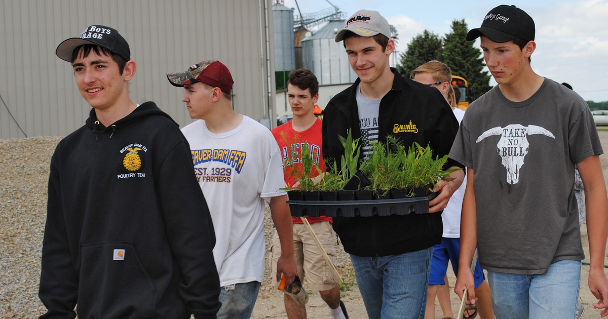 Pollinator plantings: Wisconsin ag students learn by doing | Farm Progress