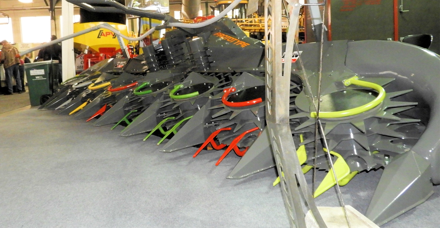 Dion-Ag unveils first folding chopper header