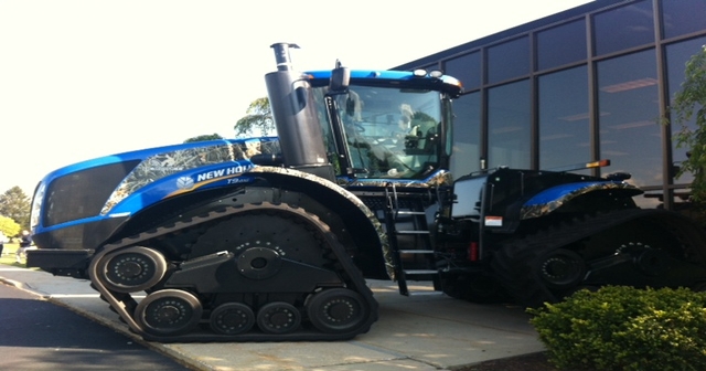 Closer look at New Holland’s new tracks for high-horsepower tractors ...