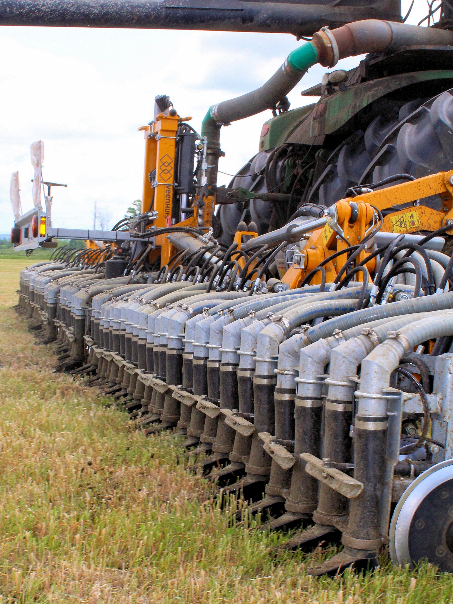 Farmers see potential in shallow manure injection