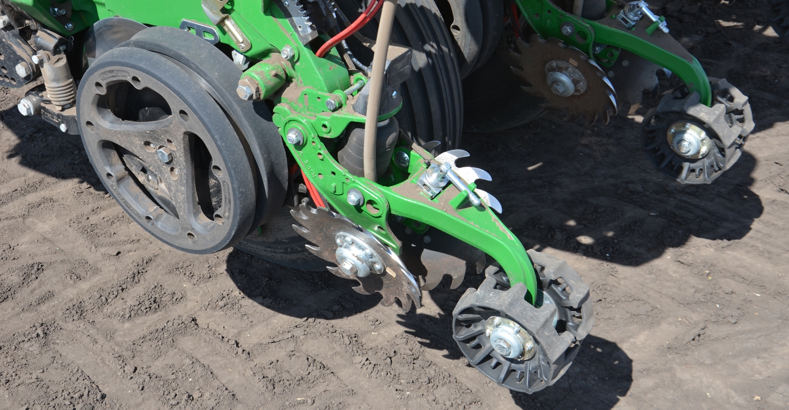 Time to park 2 rubber closing wheels