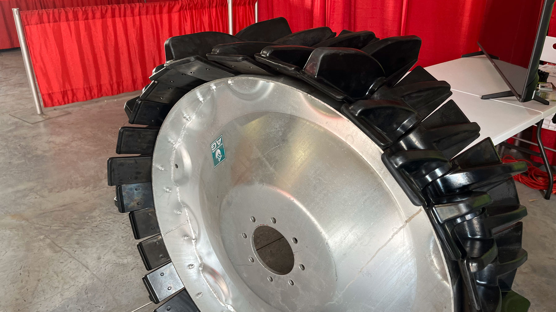 Shark Wheel Ag’s innovative pivot tire draws from nature