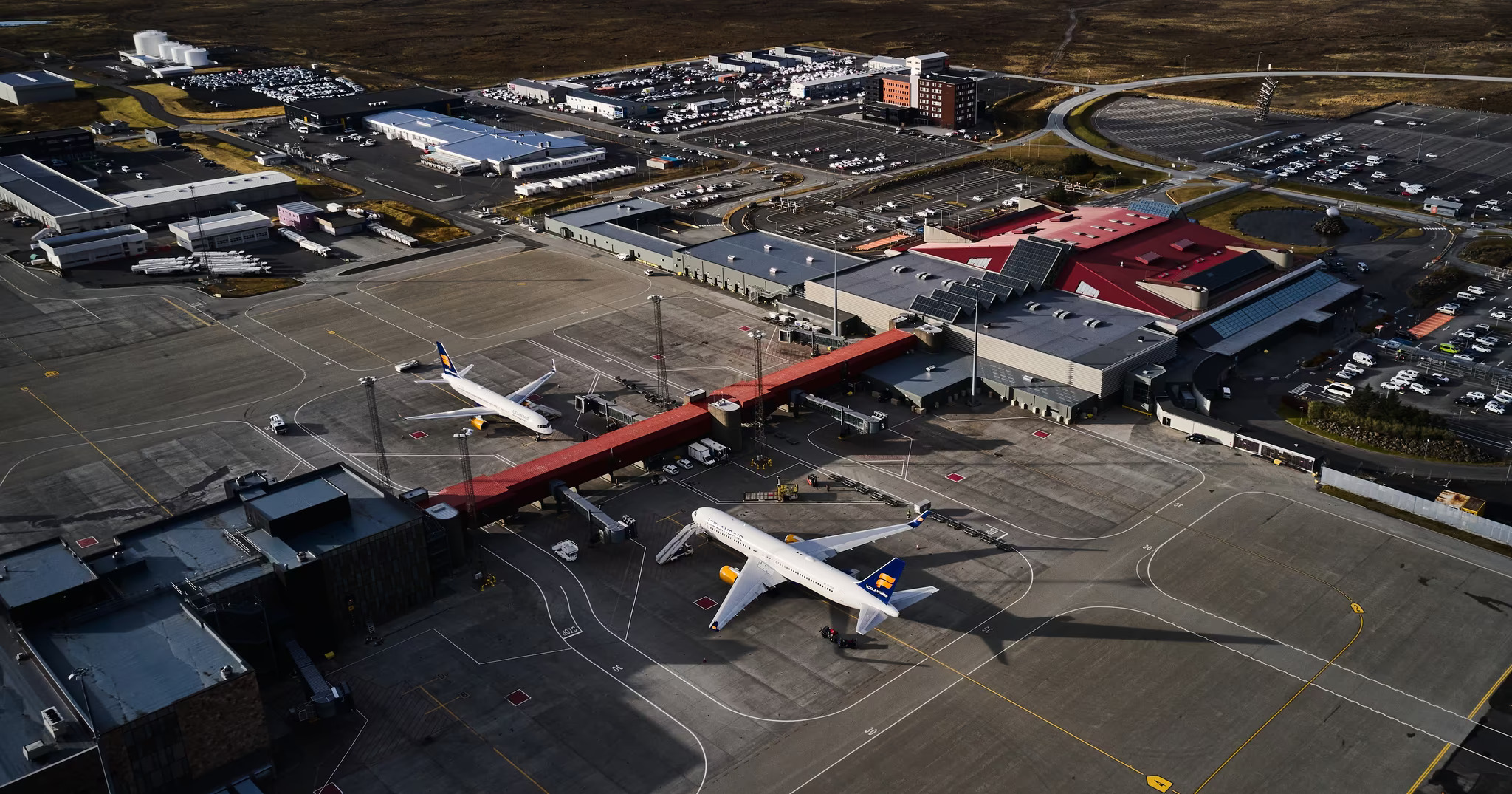 875 thousand guests in June