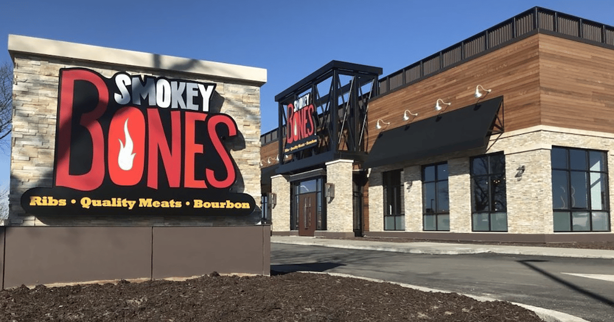 Smokey Bones announces partnership with celebrity Chef Robert Irvine