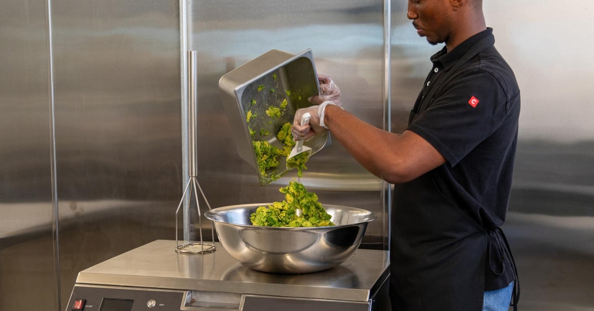 Chipotle’s automation, Olive Garden delivers, and insights from a food ...