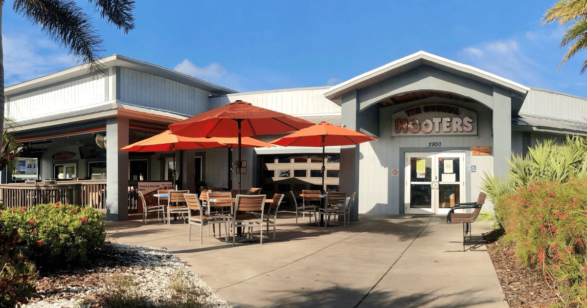 Hooters’ closures, Starbucks, Cracker Barrel/tariffs
