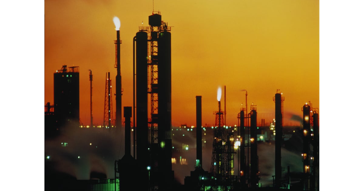 Oil Refinery Fire Causes Worker Injuries