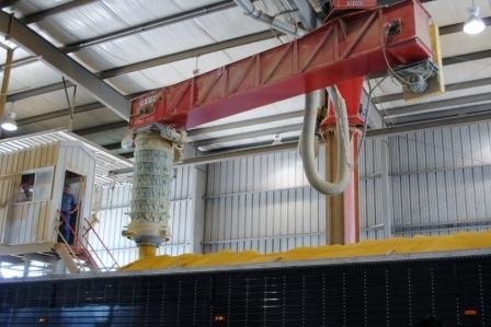 Retractable Load-Spouts Give Articulated Loaders Pin-Point Discharge A